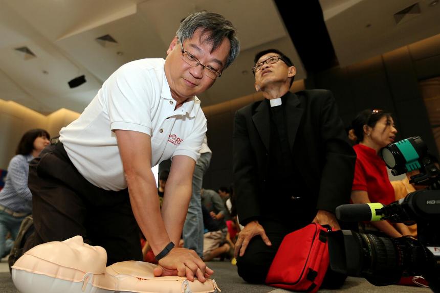 Over 60 Singaporeans learn to carry out simple CPR, in first-responder ...