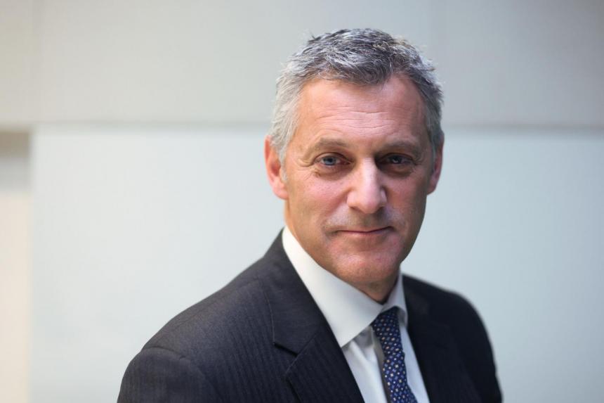StanChart CEO to shift power to regional hubs like Singapore, FT says ...