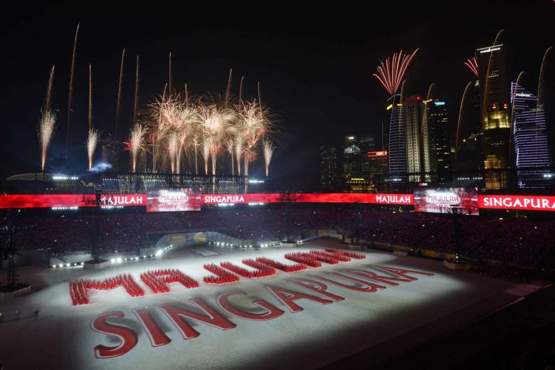 Singaporeans celebrate 50th National Day with nostalgic and touching ...