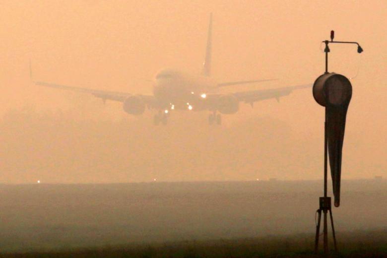 Indonesia's Riau hit by worst haze in 2015, flights disrupted | The ...