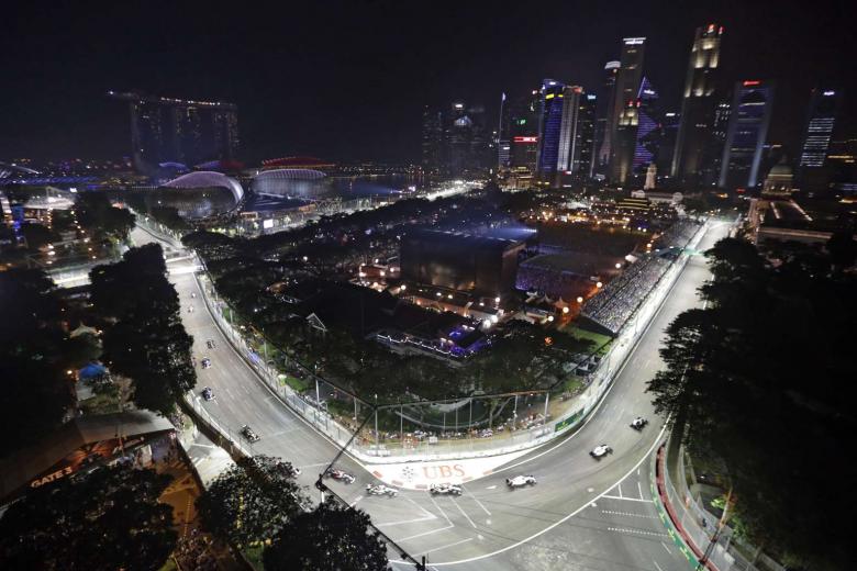 Formula One: Dramatic Singapore Grand Prix night sees Hamilton retire ...