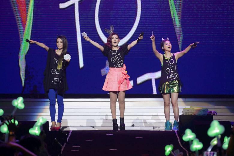 S.H.E shine in a no-frills concert focused on their songs | The Straits ...