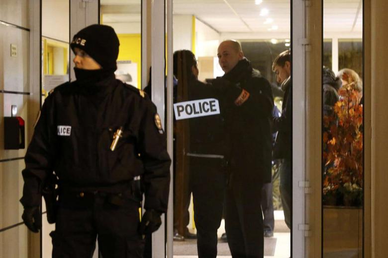 Paris attacks: France finds explosive belt, detects Paris suspect's ...