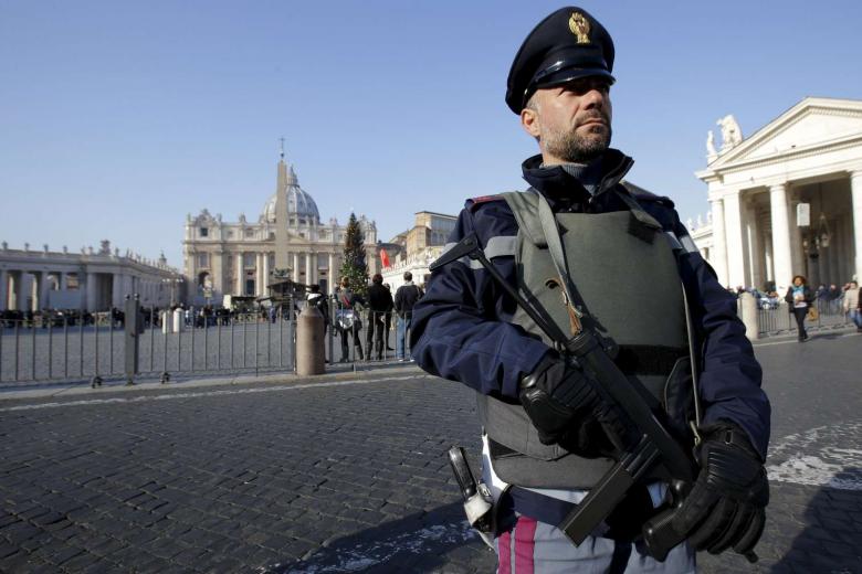 Machine guns, no-fly zone surround Pope's opening of Holy Year | The ...