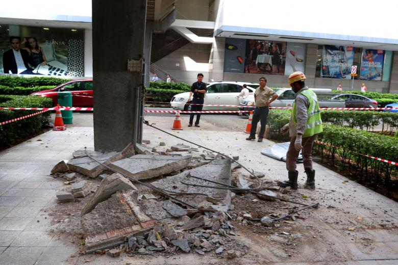 Falling concrete slab narrowly misses passers-by in Orchard | The ...