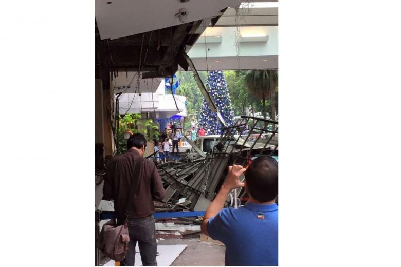 At least two taken to hospital after Hilton hotel driveway ceiling ...