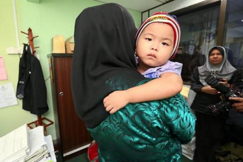 Netizens say JB toddler should stay with Singaporean adoptive parents ...