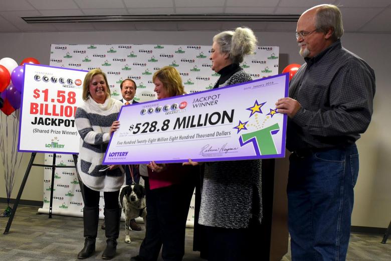 Tennessee couple declared 1st official winners of $2.3b US Powerball ...