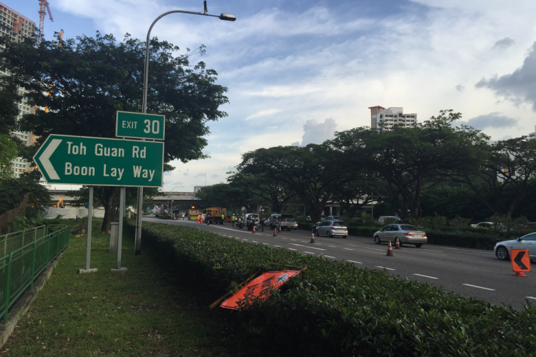 Lanes on PIE after Jurong Town Hall Road exit reopened after oil spill ...