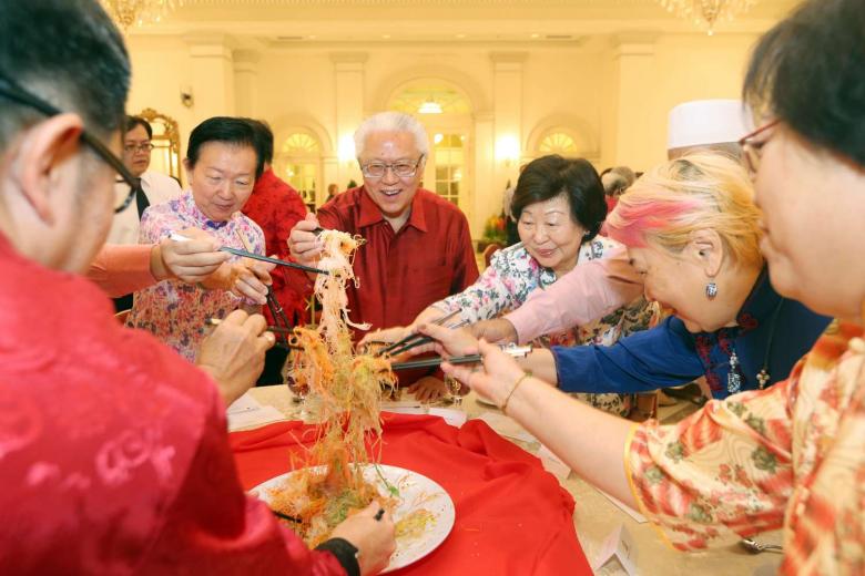 President Tony Tan hosts lo hei lunch for elderly folks at the Istana ...