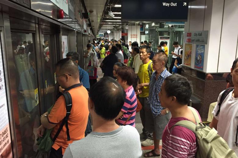 Stalled locomotive at Raffles Place cause of North-South Line ...