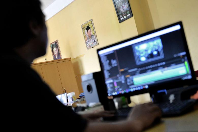 Indonesia's Muslim cyber warriors take on ISIS | The Straits Times