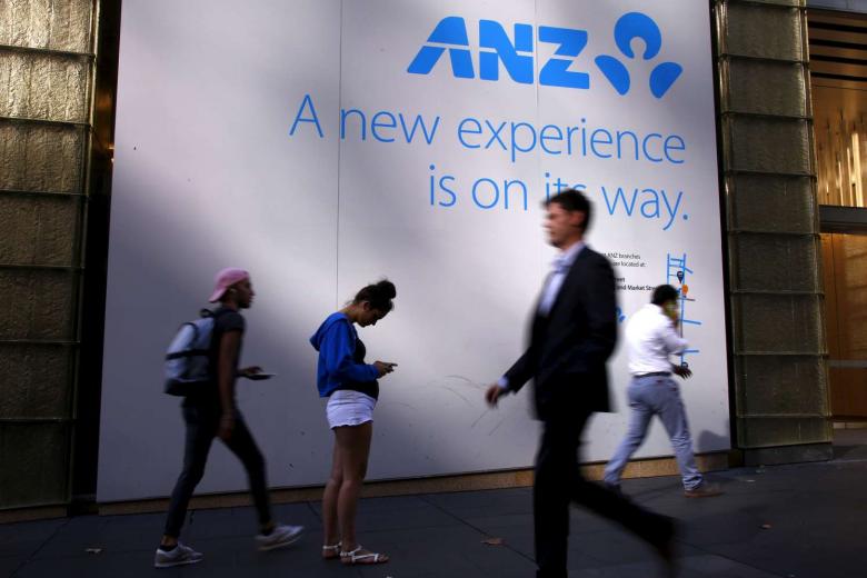 Australia to trial ground-level traffic lights for smartphone users ...