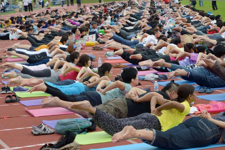 750 celebrate International Day of Yoga in Kallang | The Straits Times