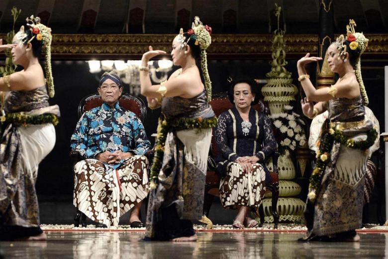 Royal revolution as Indonesian sultan taps female heir | The Straits Times