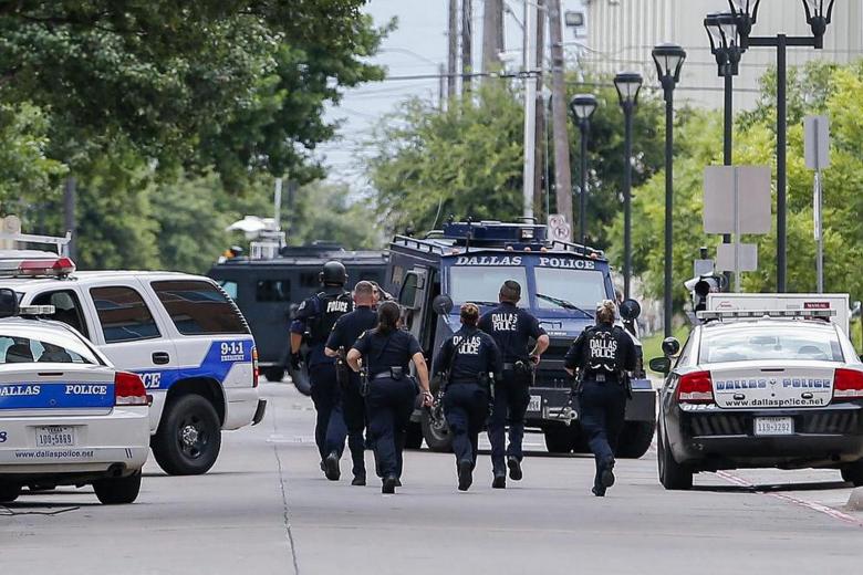 Dallas police headquarters on security alert after threat: police | The ...