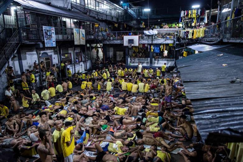 Philippine crime war packs decaying jails | The Straits Times
