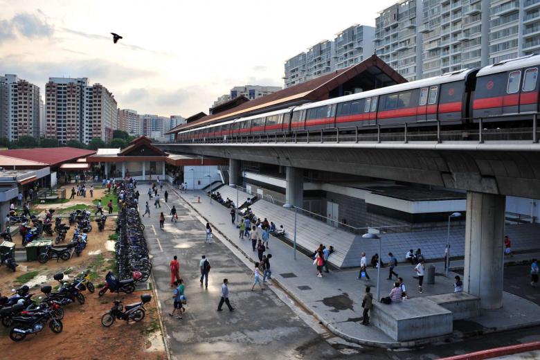 Train service on East West Line briefly disrupted from Boon Lay to Joo ...