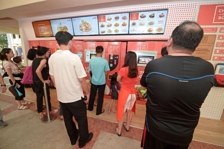 Hour-long queues at Sengkang's food-vending machines | The Straits Times