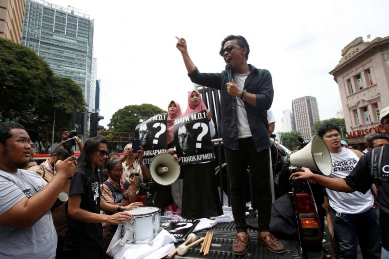 Malaysians urge 1MDB arrests at Kuala Lumpur protest rally | The ...