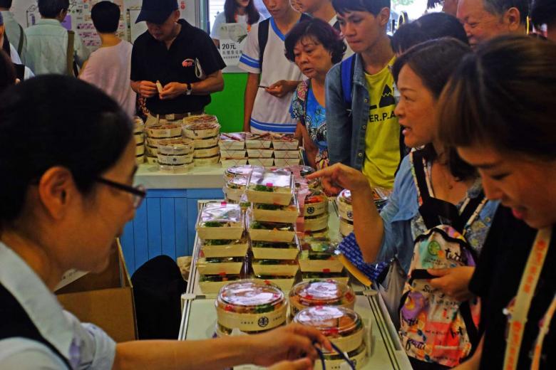 Retro Taiwan lunchboxes cash in on nostalgia for train travel | The ...