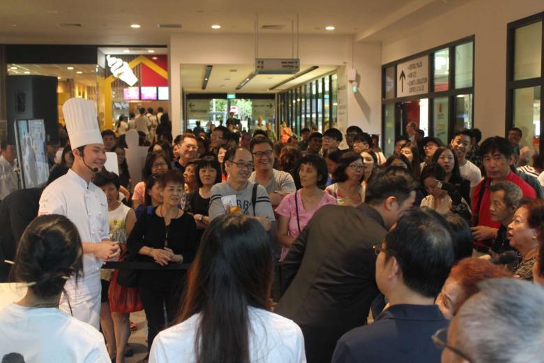 Queues form at BreadTalk for launch of masterpiece premium collection ...