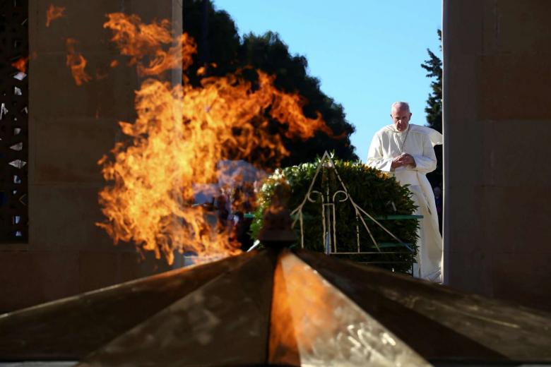 Pope says he believes ban on female priests is forever | The Straits Times
