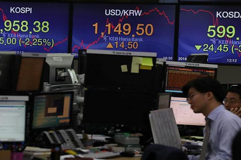 Asian stocks gain ground on the back of fresh highs on Wall Street ...