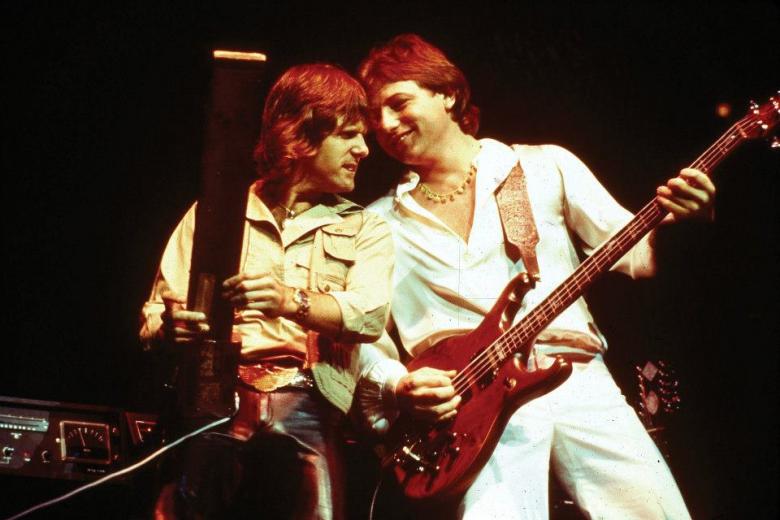 Prog-rock pioneer Greg Lake dies of cancer aged 69 | The Straits Times