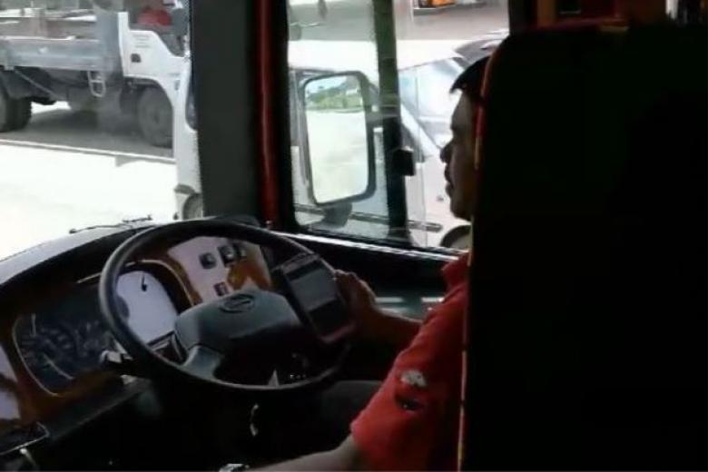 Videos of Malaysia express bus driver smoking, using phone on the job ...