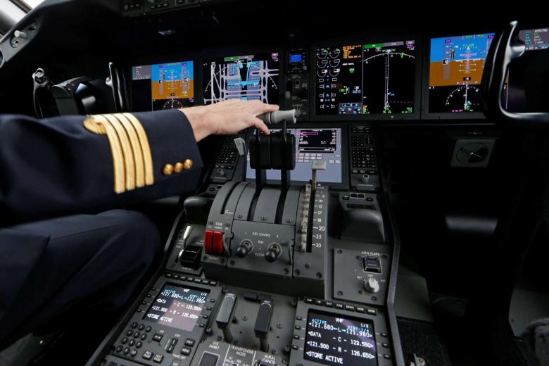 Drunk Canadian pilot arrested after fainting in cockpit | The Straits Times