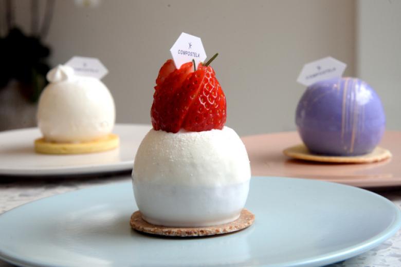 Sphere-shaped cakes are the gimmick at Seoul's Compostela patisserie ...