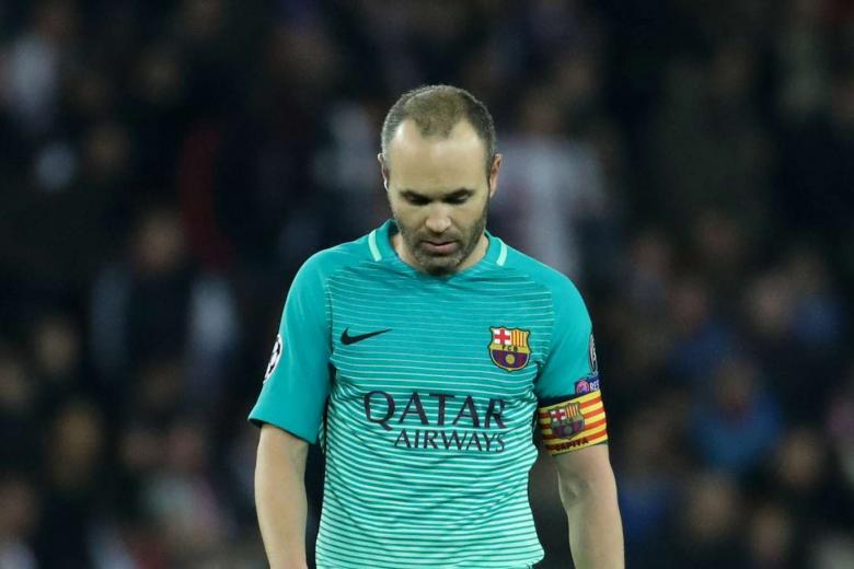 Football: Iniesta backs coach despite fan outcry | The Straits Times