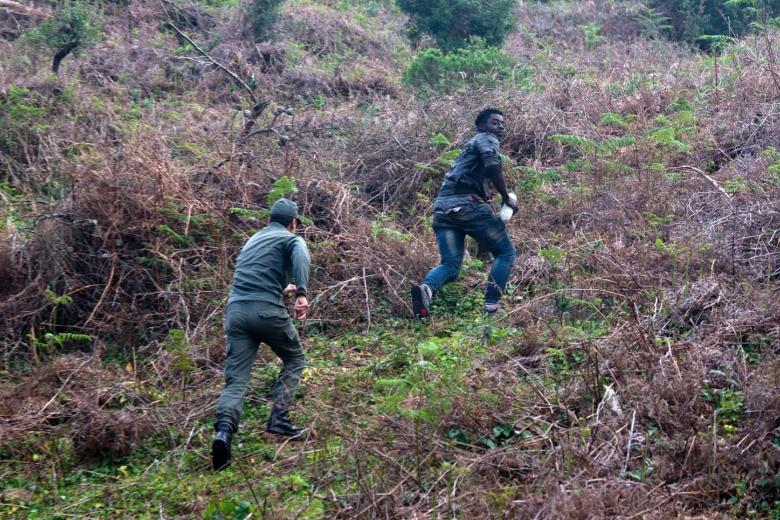 Hundreds of migrants rush border between Morocco and Spain at Ceuta ...