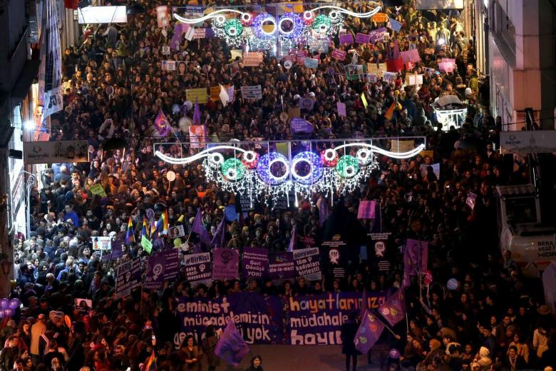 Tens of thousands march in Turkey for women's rights on International ...