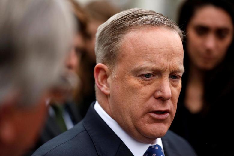 Donald Trump's press secretary Sean Spicer gets confronted in Apple ...