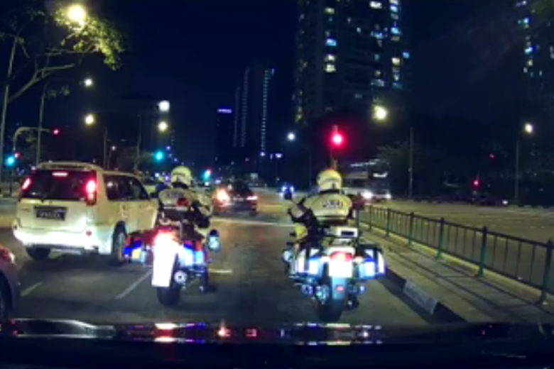 Driver 'beats red light', cuts across multiple lanes - in front of 2 ...