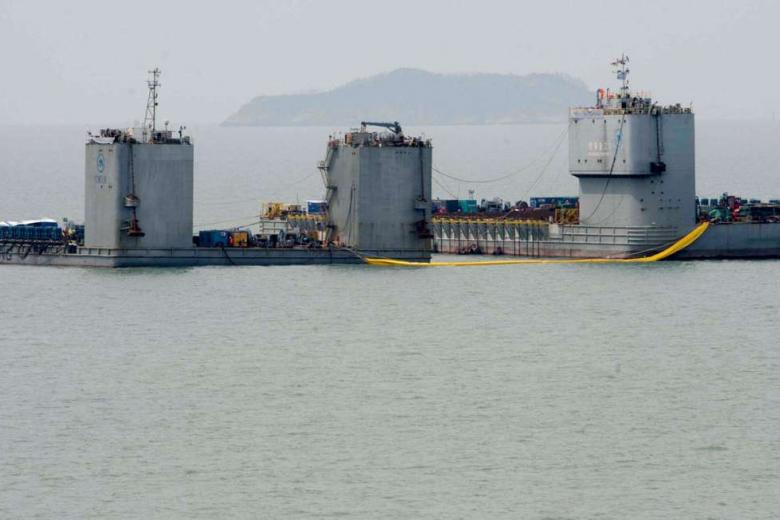 South Korea begins raising sunken Sewol ferry | The Straits Times