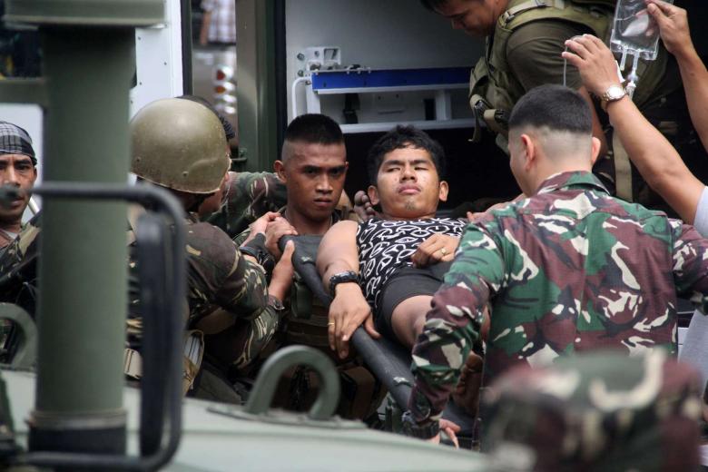Philippine militants take 2 Filipinos captive, hours after troops ...