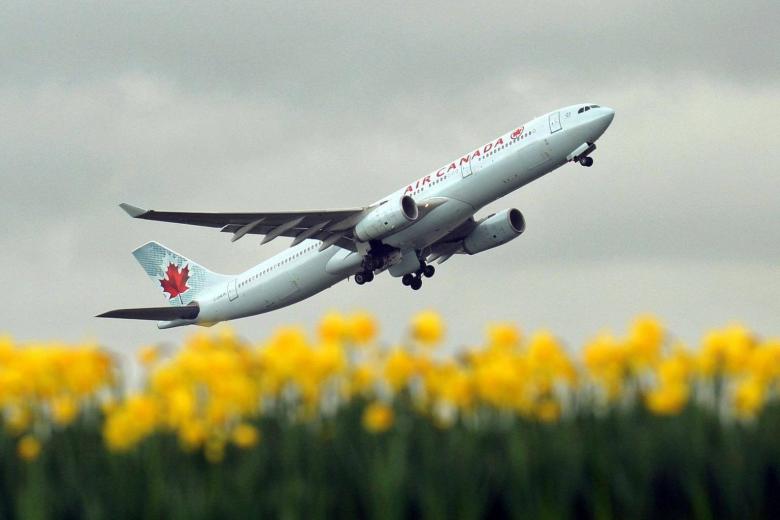 Air Canada apologises for bumping 10-year-old off oversold flight ...