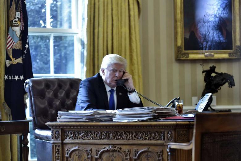 There's a red button on President Donald Trump's desk - for Coke | The ...