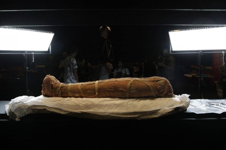 Egypt uncovers chamber of mummies, sees life for tourism | The Straits ...