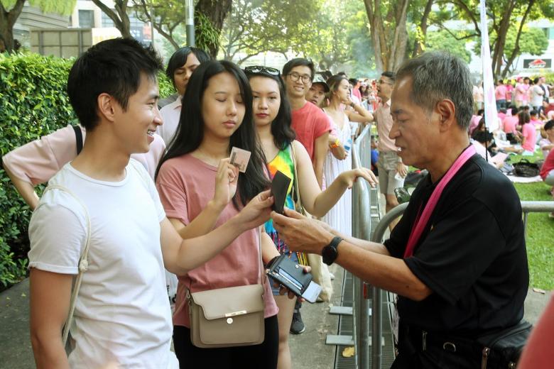 Pink Dot rally draws thousands of people | The Straits Times