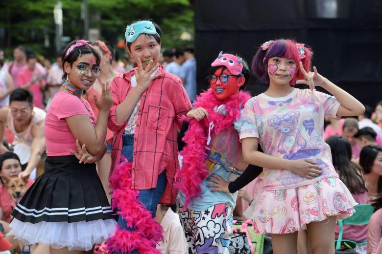 Pink Dot rally draws thousands of people | The Straits Times
