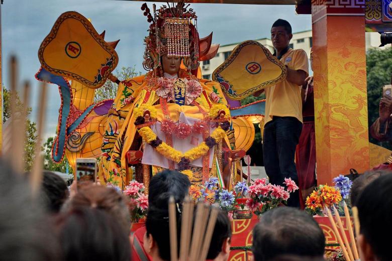 Statue of Chinese sea goddess Mazu from Meizhou temple makes maiden ...