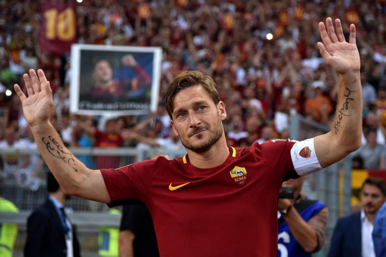 Football: Totti confirms retirement to take Roma role | The Straits Times