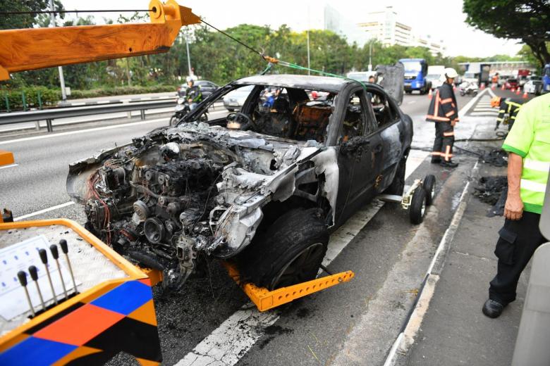 Mercedes-Benz catches fire along PIE; no one injured | The Straits Times