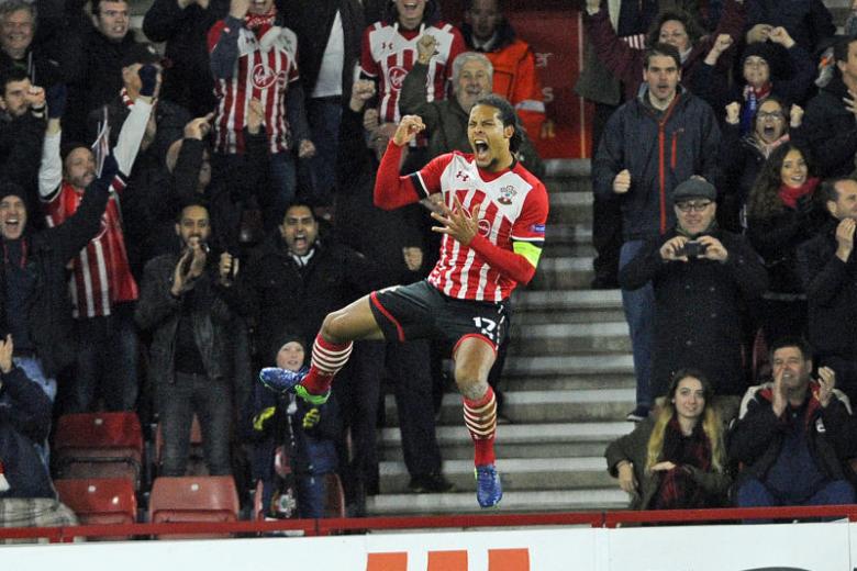 Football: Southampton centre-back Virgil van Dijk hands in transfer ...