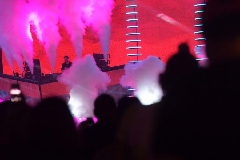 Calvin Harris stages spectacular dance party, Duran Duran prove they ...