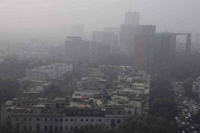 New Delhi wakes up to hazardous smog | The Straits Times